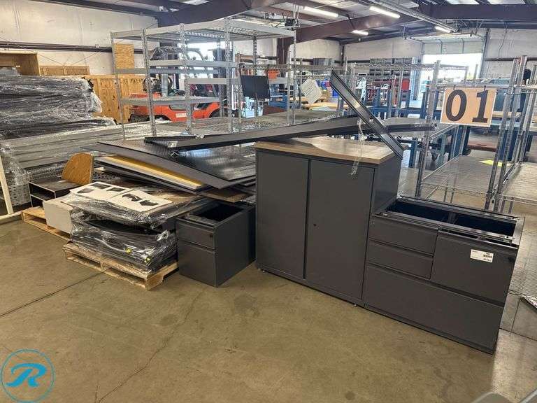 Cubicle Setup with Desk, Return and Drawers - Roller Auctions