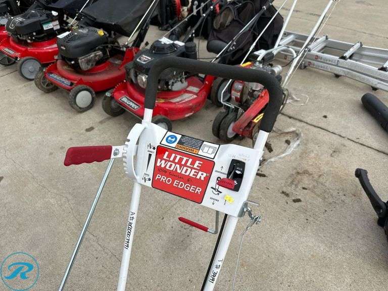 Little Wonder Pro Edger with Briggs & Stratton XR550 Engine - Roller ...