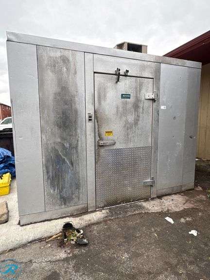 Arctic Self Contained Walk-In Refrigerator With Rooftop Compressor and ...
