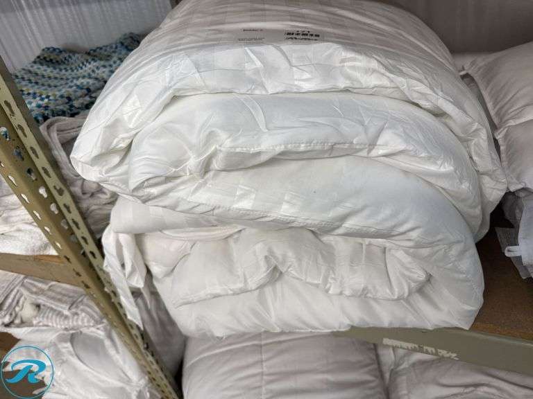 White Comforter - Roller Auctions
