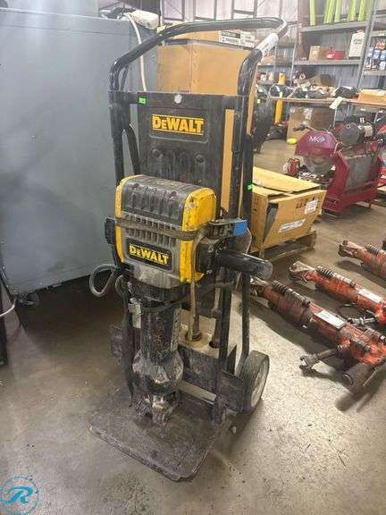 DeWalt D25980 Heavy-Duty Electric Demolition Hammer with Accessories ...