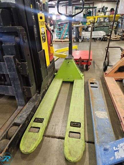 Clark CJ55 Pallet Jack with 2500kg Load Capacity - Roller Auctions