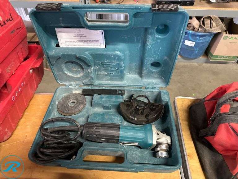 Makita GA4030 4-Inch Angle Grinder with Case and Accessories ...