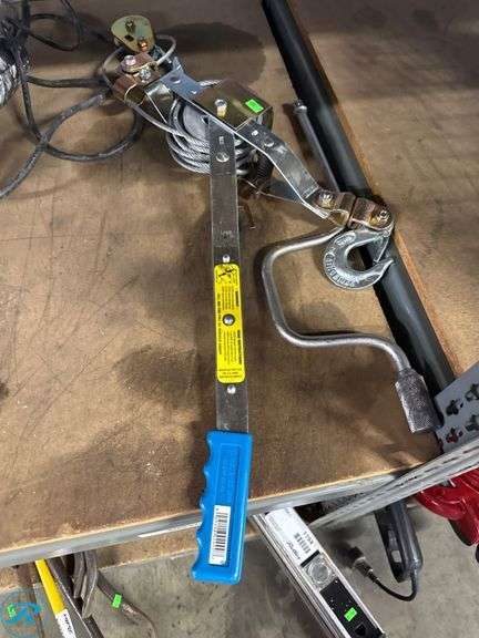Makita Angle Grinder and Manual Cable Puller Set (Inoperable) - Roller Auctions