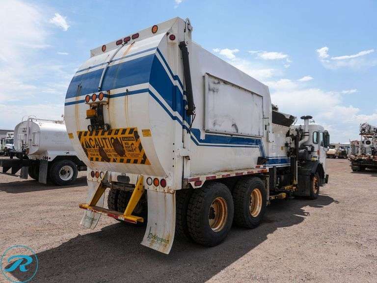 2018 Peterbilt PB320 T/A Trash Truck - Roller Auctions