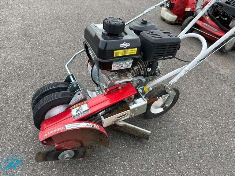 Little Wonder Pro Edger with Briggs & Stratton XR Engine - Roller Auctions