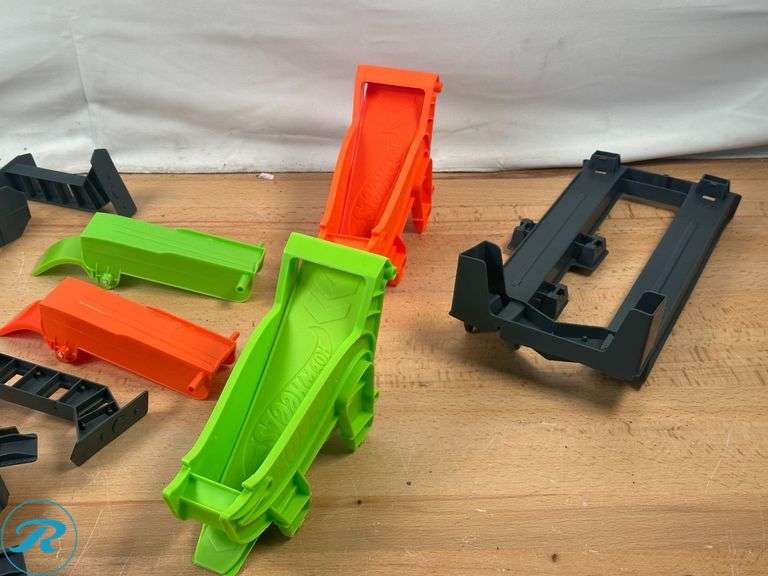 Hot Wheels Colossal Crash Track Set- Used - Roller Auctions