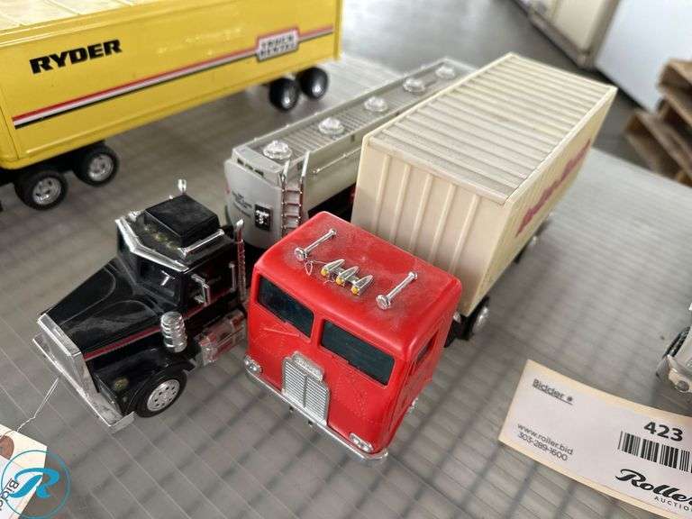 Medium Plastic Texaco Tanker and Radio Shack Semi with Trailers ...