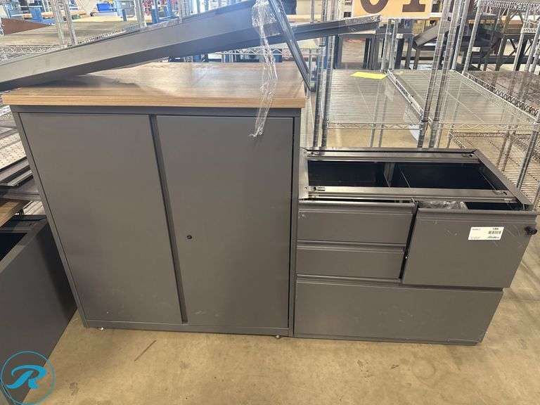 Cubicle Setup with Desk, Return and Drawers - Roller Auctions