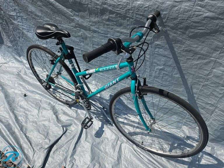 Giant Innova Hybrid Bicycle, Teal Finish - Roller Auctions