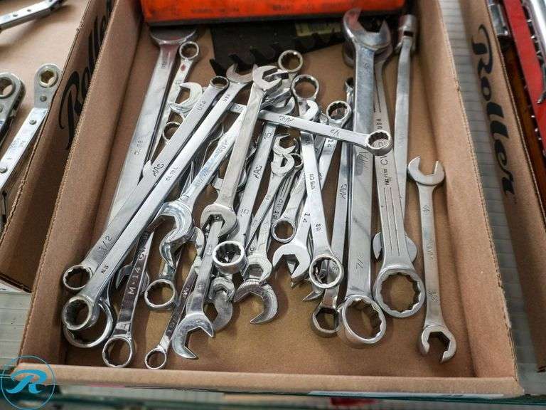 Tray of Mac Tools Including Assorted Combination Wrenches and Organizer - Roller Auctions