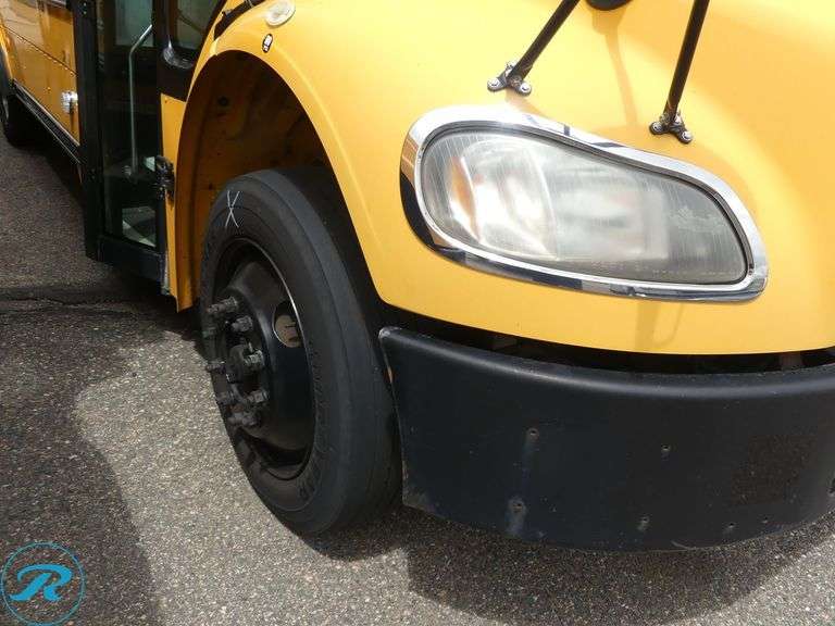 2009 Thomas Saf-T-Liner C2 Freightliner RWD 30-Passenger School Bus ...