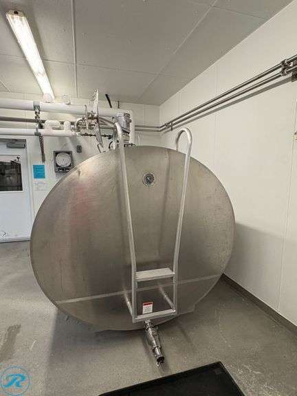 Dairy Equipment Co. Model DKF Refrigerated Bulk Milk Tank 1250 Gal. 72 ...