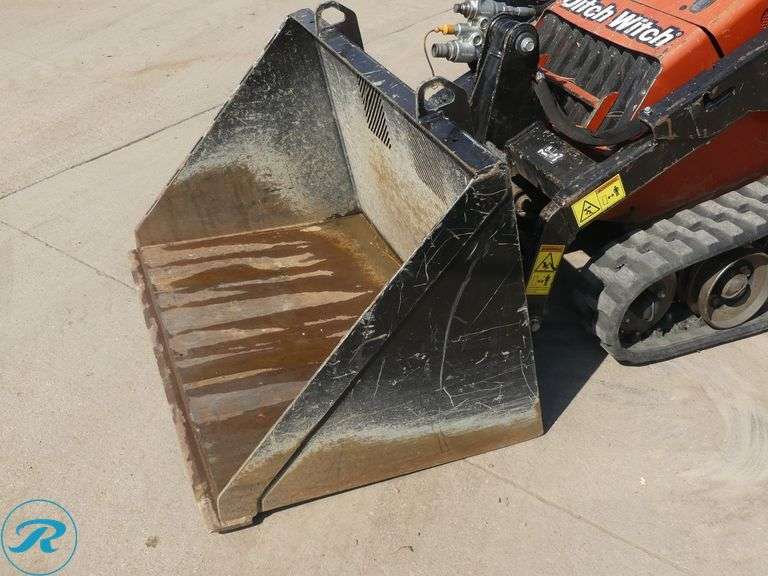 2018 Ditch Witch SK1050 Mini Skid Steer Loader - Roller Auctions