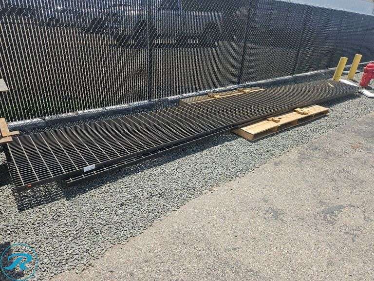 Steel Grating Panel with Rectangular Mesh Design - Roller Auctions
