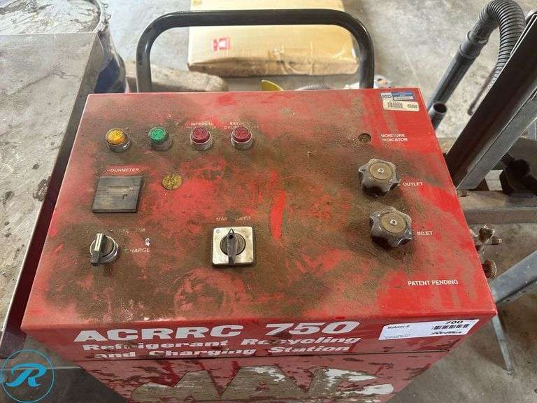 Mac Tools ACRRC 750 Refrigerant Recycling and Charging Station - Roller ...