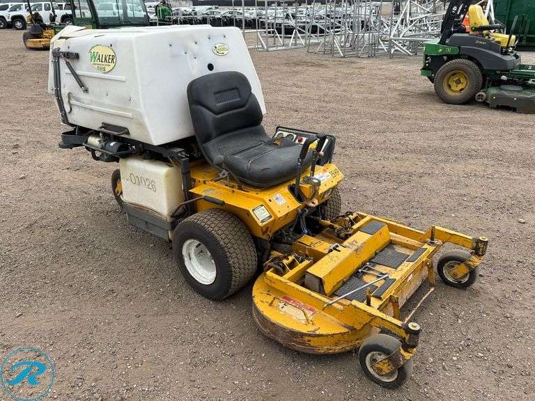 2000 Walker MTGHS RWD Ride-On Zero-Turn Mower - Roller Auctions