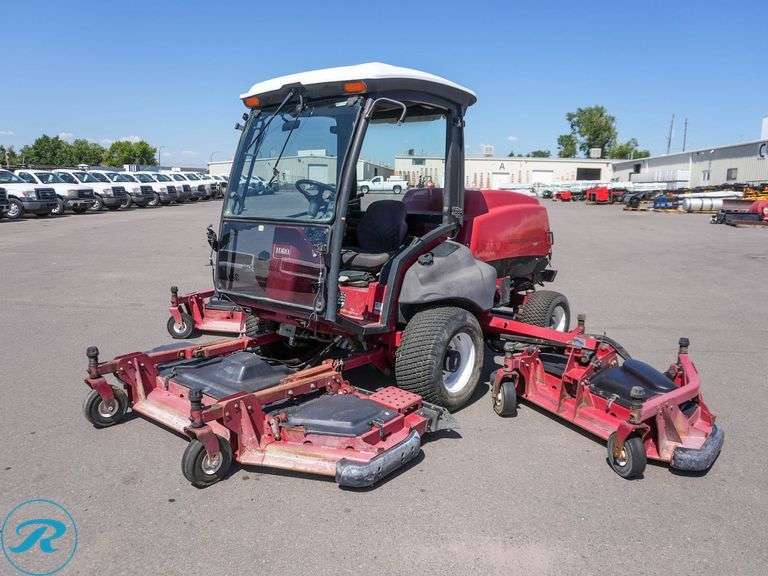 Toro 31599 Batwing Ride-On Mower - Roller Auctions