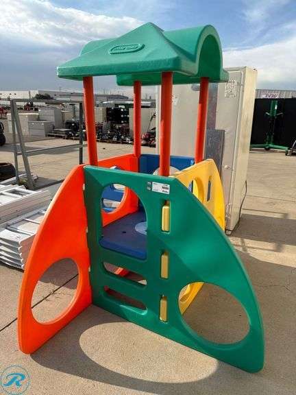 Little Tikes Plastic Play Structure with Slide - Roller Auctions