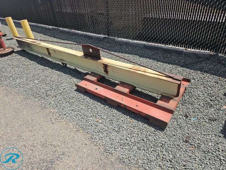 Yellow Steel Beam with Central Mounting Bracket - Roller Auctions
