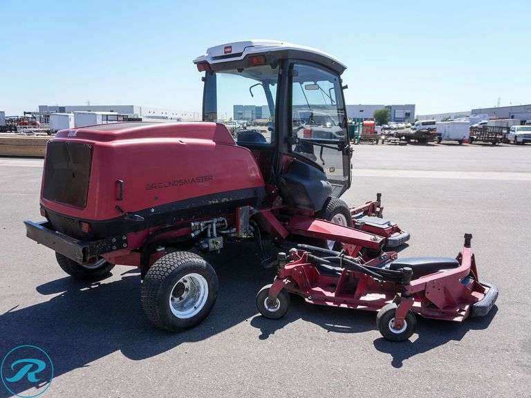 Toro 31599 Batwing Ride-On Mower - Roller Auctions