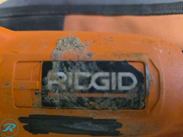 Ridgid Pneumatic Palm Nailer and Nail Gun with Carrying Case - Roller ...