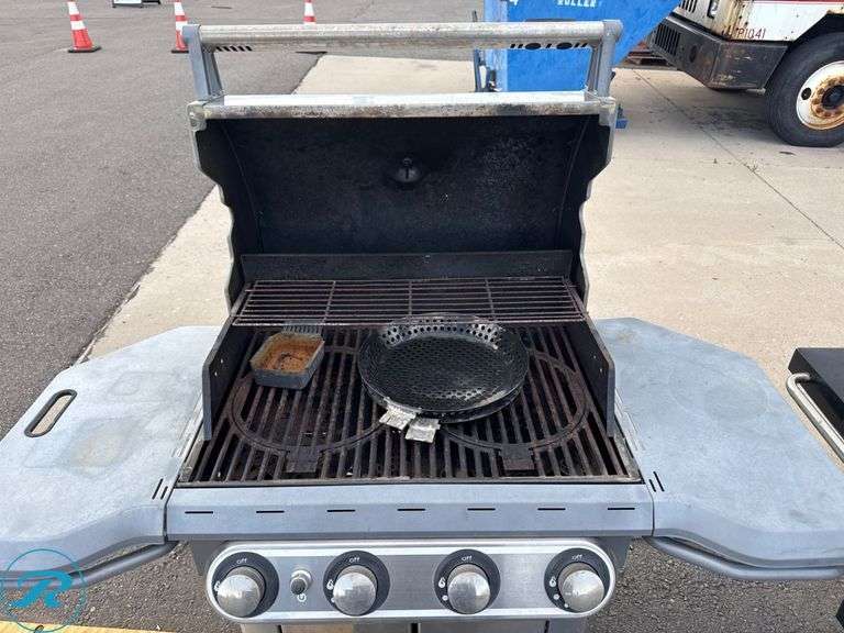 Stok Quattro Grill Model SGP4330, Propane With Griddle and Vegetable ...