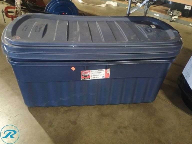Rubbermaid Roughneck 50-Gallon Blue Storage Tote with Snap Tight Lid ...