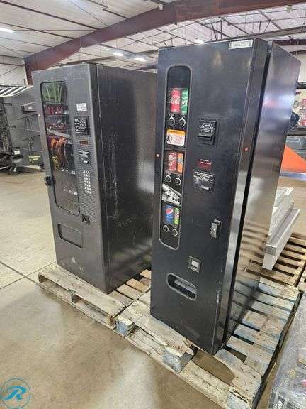 FSI Model 3039 and Model 3031 Soda Can and Snack Vending Machines, 115V ...