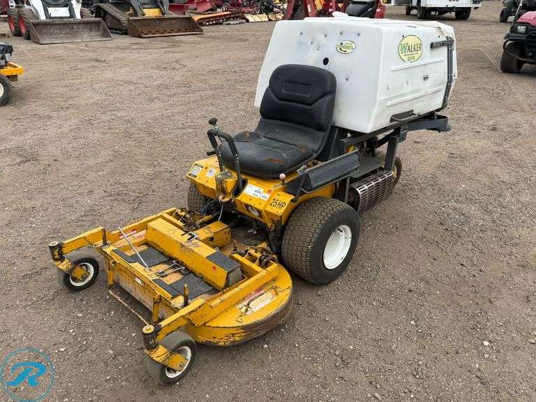 2000 Walker MTGHS RWD Ride-On Zero-Turn Mower - Roller Auctions
