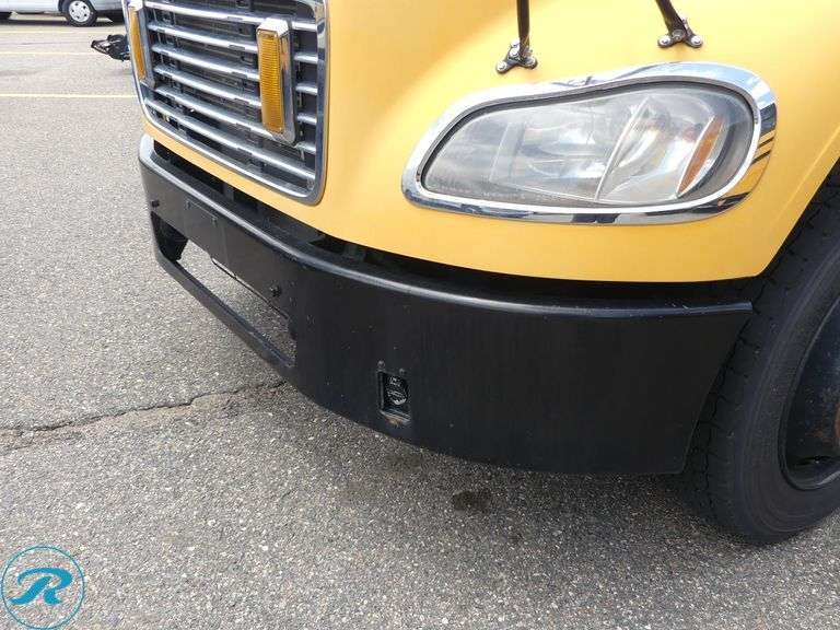 2009 Thomas Saf-T-Liner C2 Freightliner RWD 30-Passenger School Bus ...