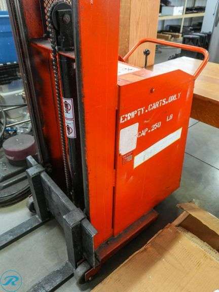 Lee Engineering Model 682-150 Electric Lift, 12VDC, 250 lb Capacity ...