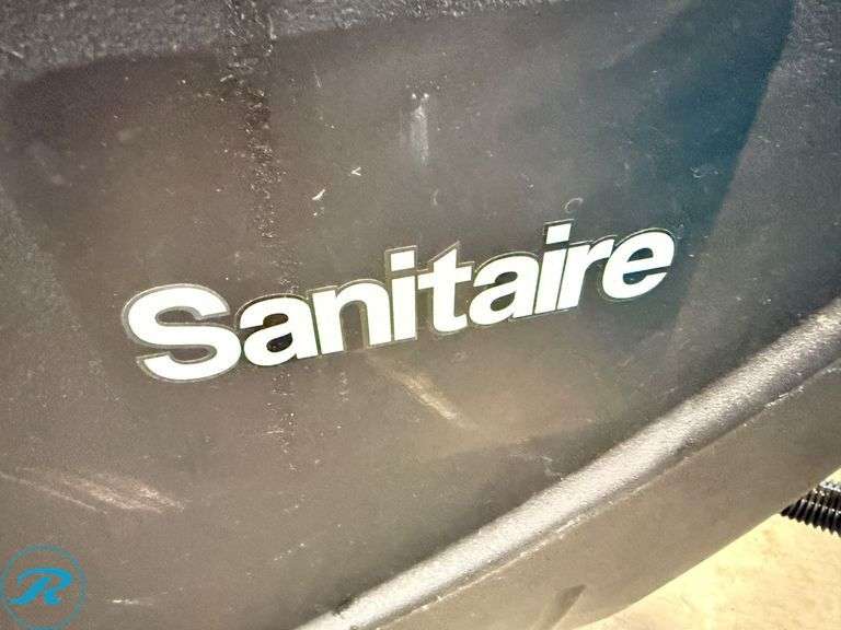 Sanitaire SC6095A 9-Gallon Extractor Self-Contained Carpet Cleaner ...