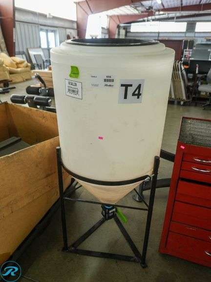 60-Gallon Plastic Inductor Tank with Metal Stand (Missing Lid) - Roller ...