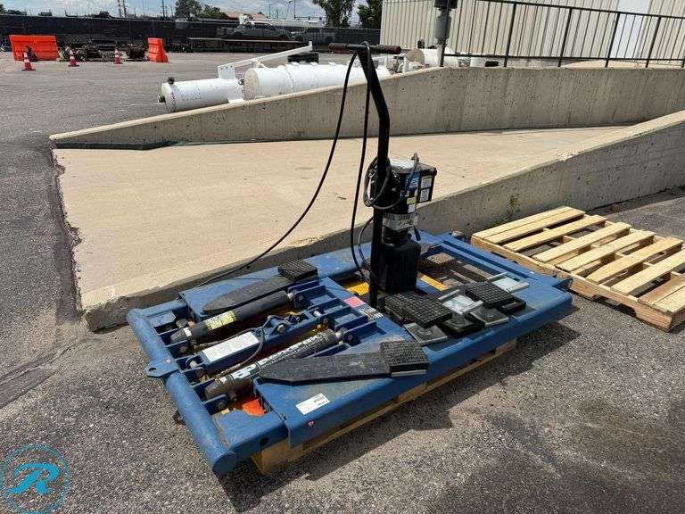 BendPak Automotive Lift Frame, 41″x80″ - Roller Auctions