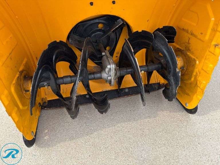 Cub Cadet 524 Gas Snow Blower with 208cc Engine, 24” - Roller Auctions