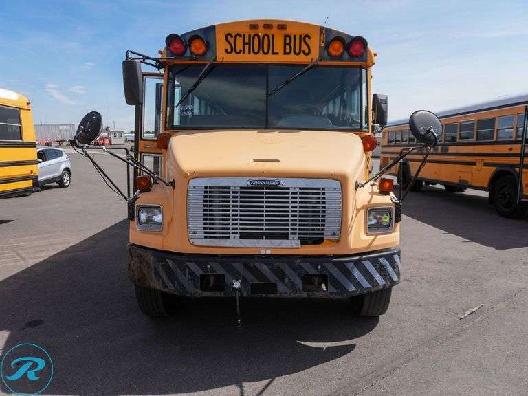 2004 Thomas Freightliner RWD 65-Passenger School Bus - Roller Auctions