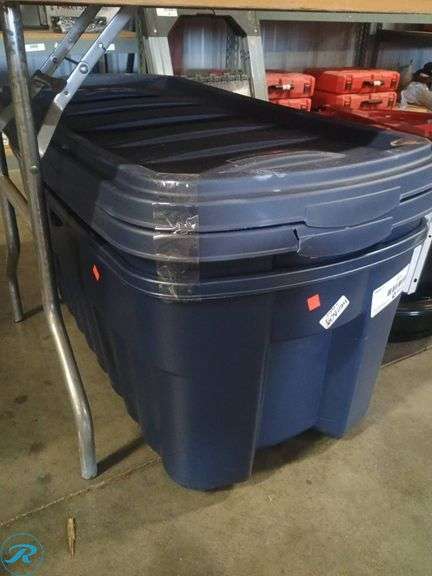 Rubbermaid Roughneck 50-Gallon Blue Storage Tote with Snap Tight Lid ...