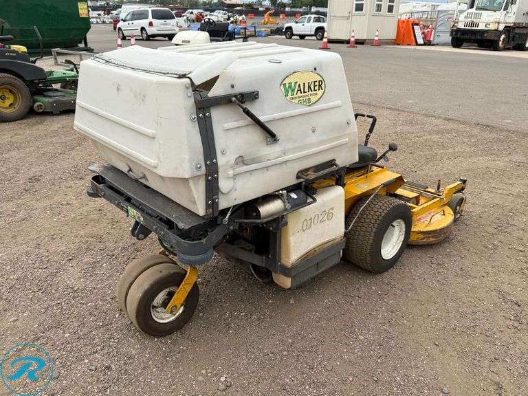 2000 Walker MTGHS RWD Ride-On Zero-Turn Mower - Roller Auctions