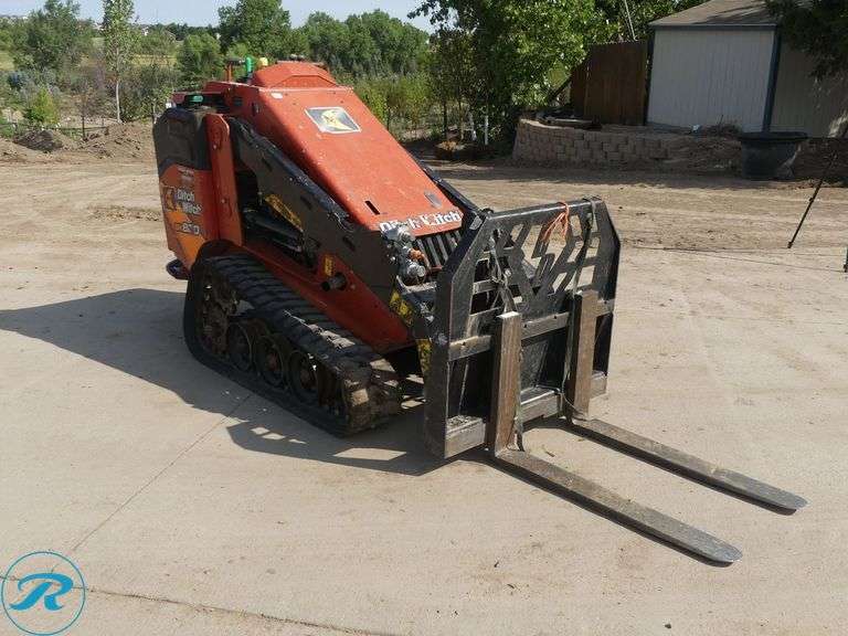 2017 Ditch Witch SK800 Mini Skid Steer Loader - Roller Auctions