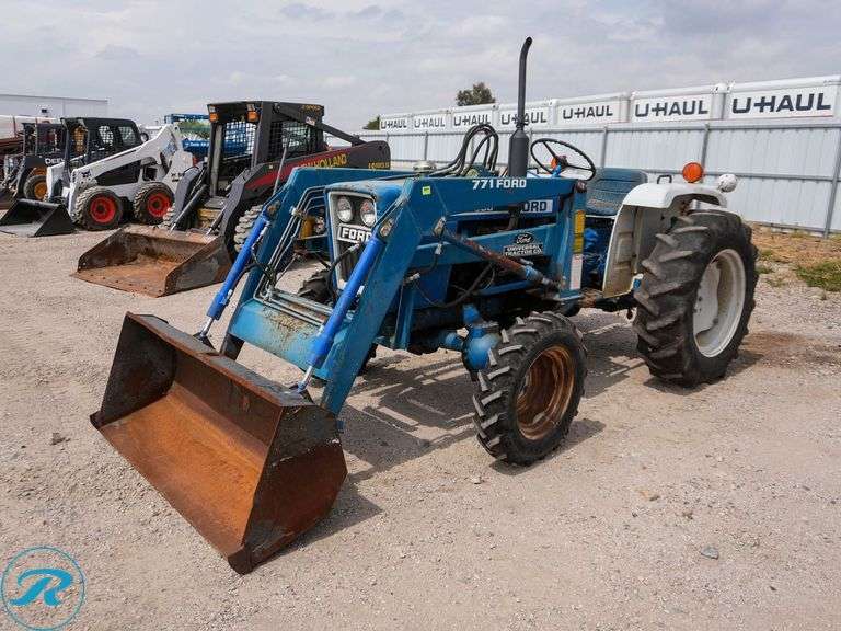 Ford 1900 4WD Tractor/ Loader - Roller Auctions