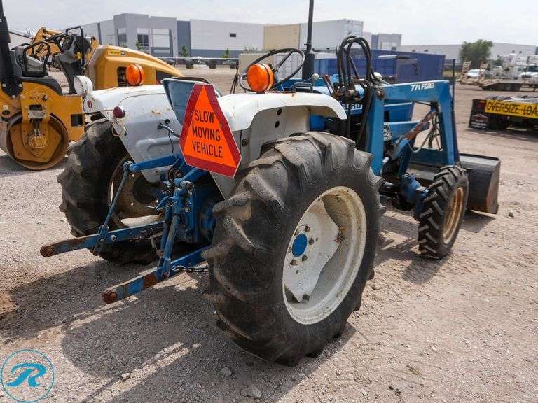 Ford 1900 4WD Tractor/ Loader - Roller Auctions