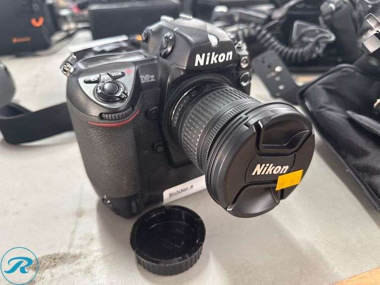 Nikon D2X DSLR Camera with AF-P NIKKOR 10-20mm f/4.5-5.6G VR Lens ...