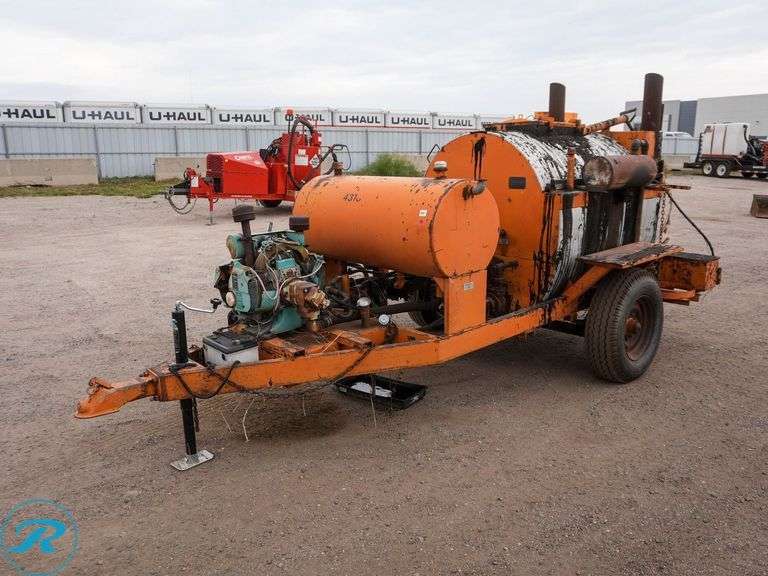 C-W CS-25 Towable Crack Sealing Machine - Roller Auctions
