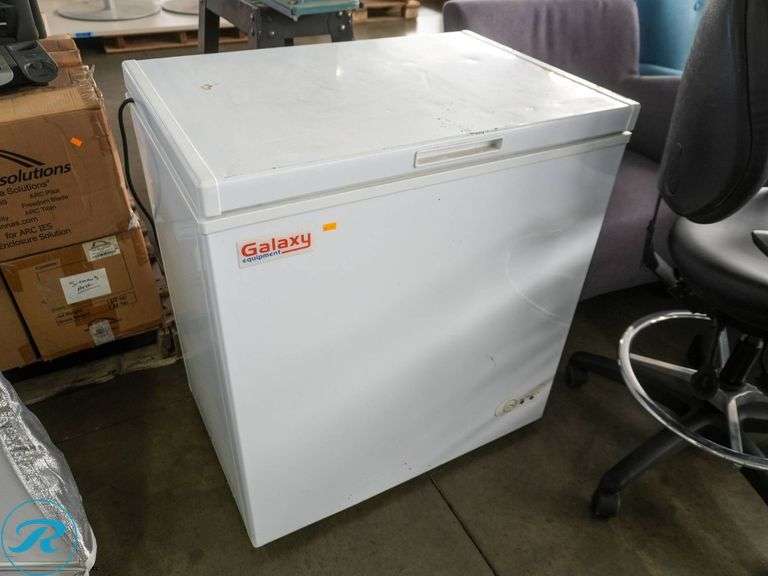 Galaxy Equipment 177CF5 Chest Freezer with Adjustable Temperature ...