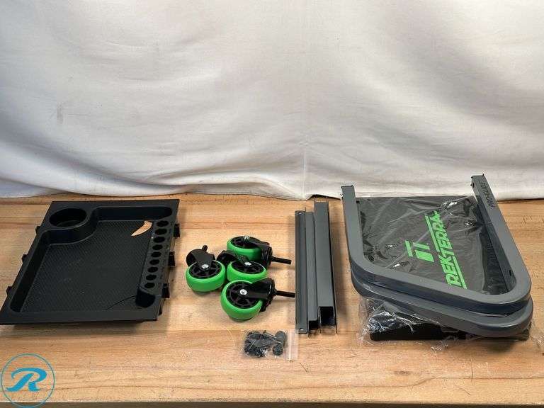 TrekTerra Rolling Garage Stool - Used - Has a large Crack - Roller Auctions