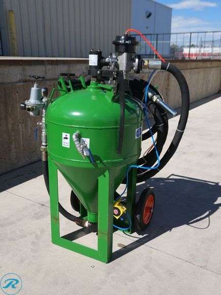 New Mobile Abrasive Blaster With Hoses - Roller Auctions