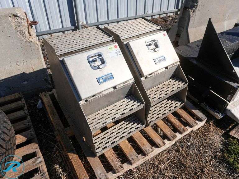 (2) Merritt Model 462 Aluminum Saddle Boxes W/Steps (1) With Key ...