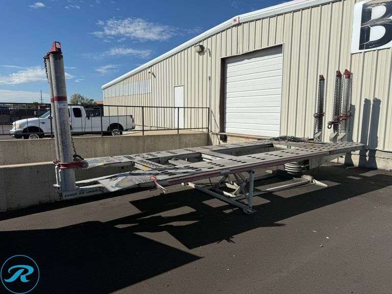 Chief EZ Liner Frame Machine with (5) Hydraulic Posts, 110V, 5,000 Lbs ...