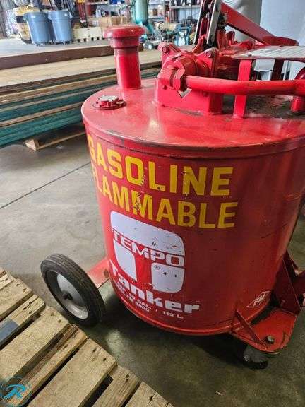 Tempo Model FM3000 Gasoline Tanker, 30 Gallon Capacity - Roller Auctions